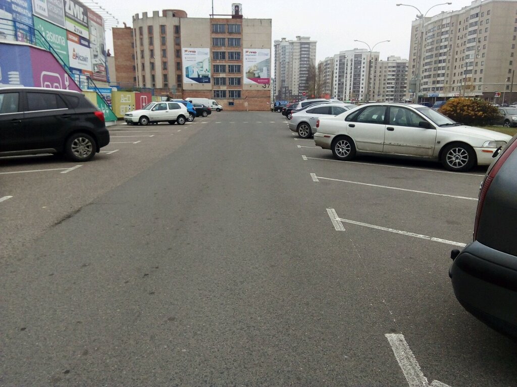 Otoparklar Парковка ТЦ Домашний очаг, Minsk, foto