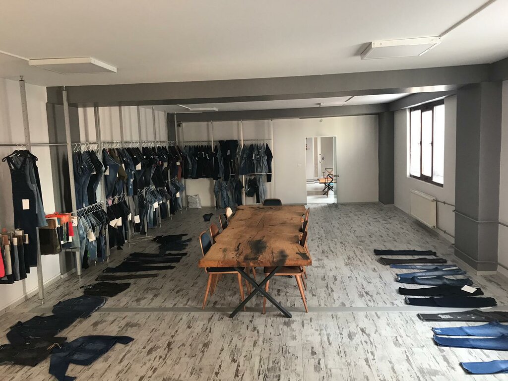 Dış giyim mağazası Işıkveren İnşaat Tekstil San. ve Dış. Tic. Ltd. Şti, İstanbul, foto
