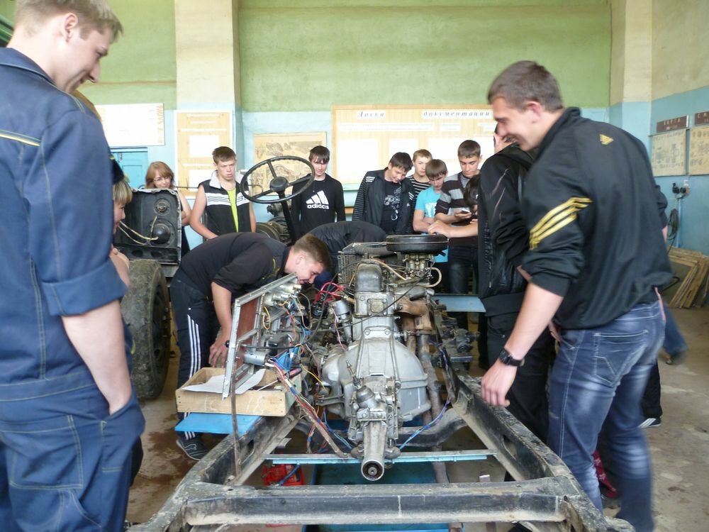 Meslek yüksekokulu Gosudarstvennoye byudzhetnoye professionalnoye obrazovatelnoye uchrezhdeniye Serafimovichsky tekhnikum mekhanizatsii selskogo khozyaystva, Serafimoviç, foto