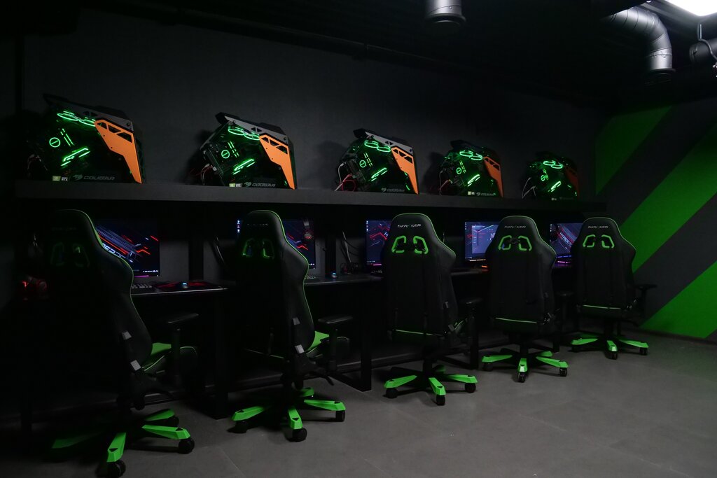 i̇nternet kafeler Black Hornets Neo, Reutov, foto