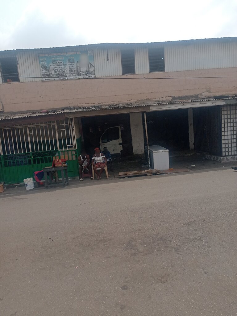 Dini dernekler Fresh Oil Pentecoastal Ministry, Akra, foto