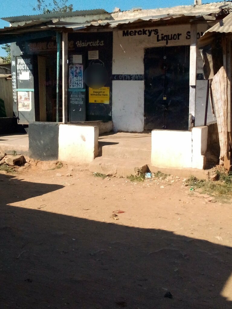 Giyim mağazası Aunty B Bag Sales, Lusaka, foto