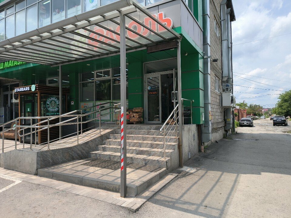 Alışveriş merkezleri Иристон, Vladikavkaz, foto