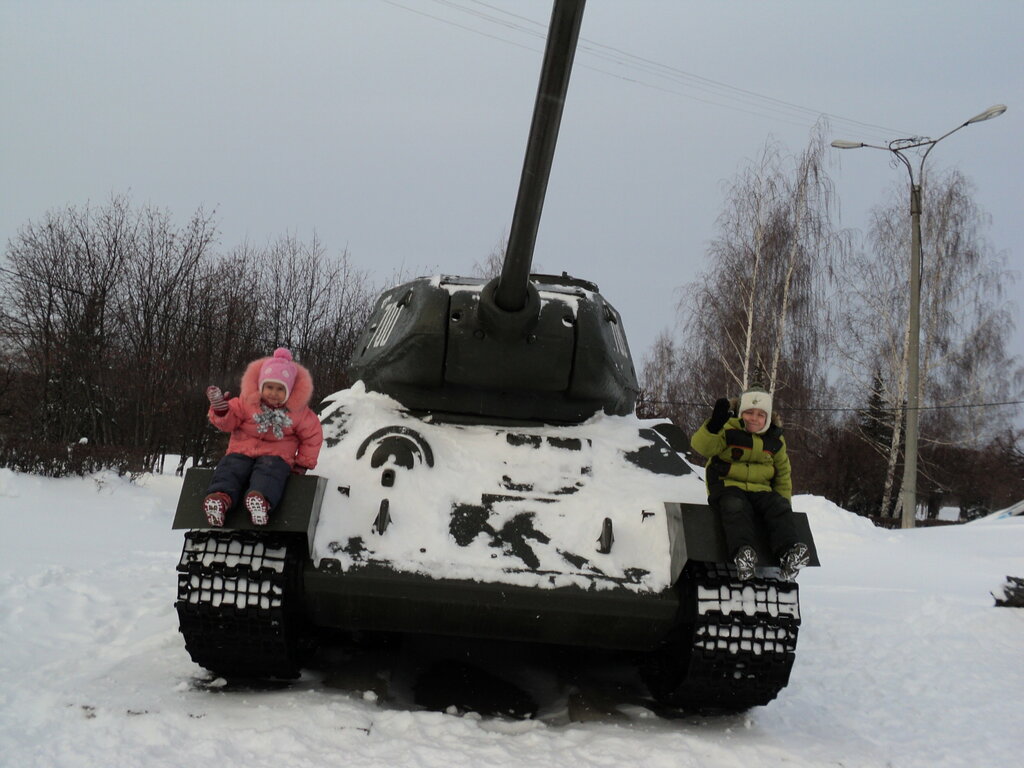 Teknoloji anıtı Tank Т-34-85, Cheboksary, foto