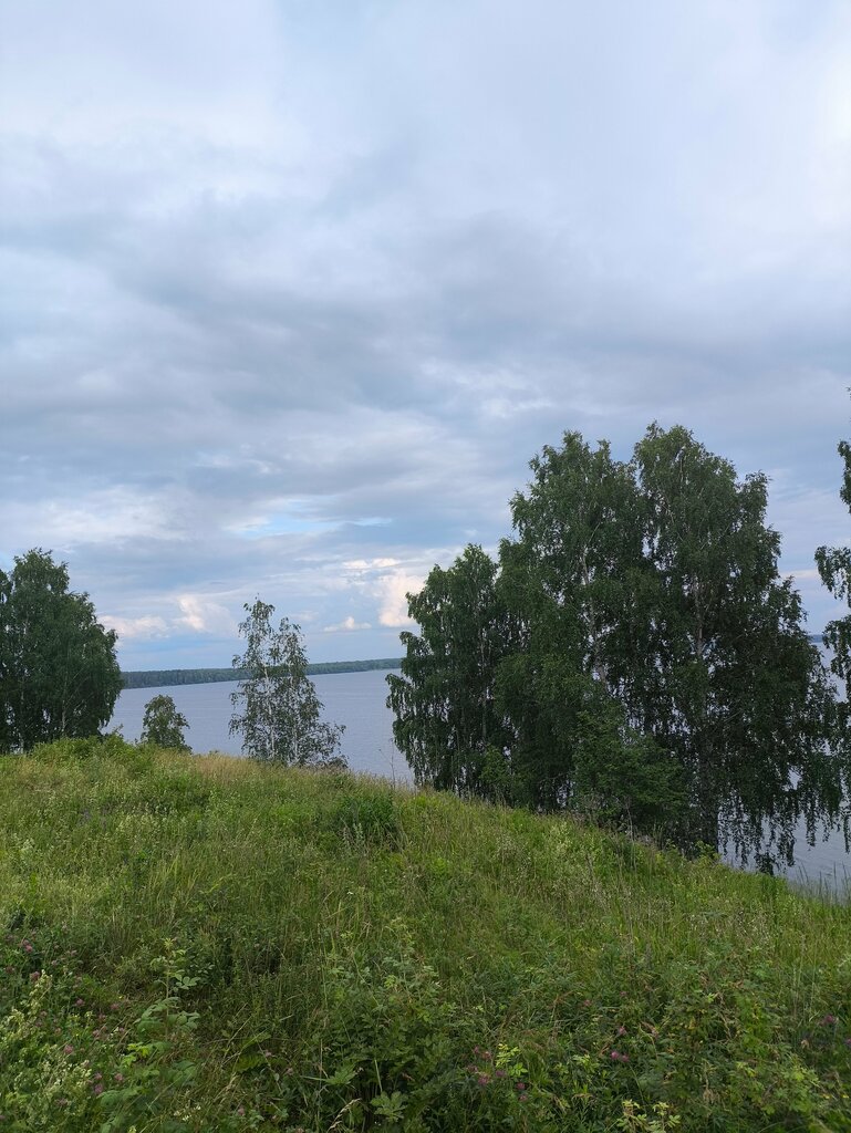 Dağ zirvesi Гора Змеинка, Sverdlovskaya oblastı, foto