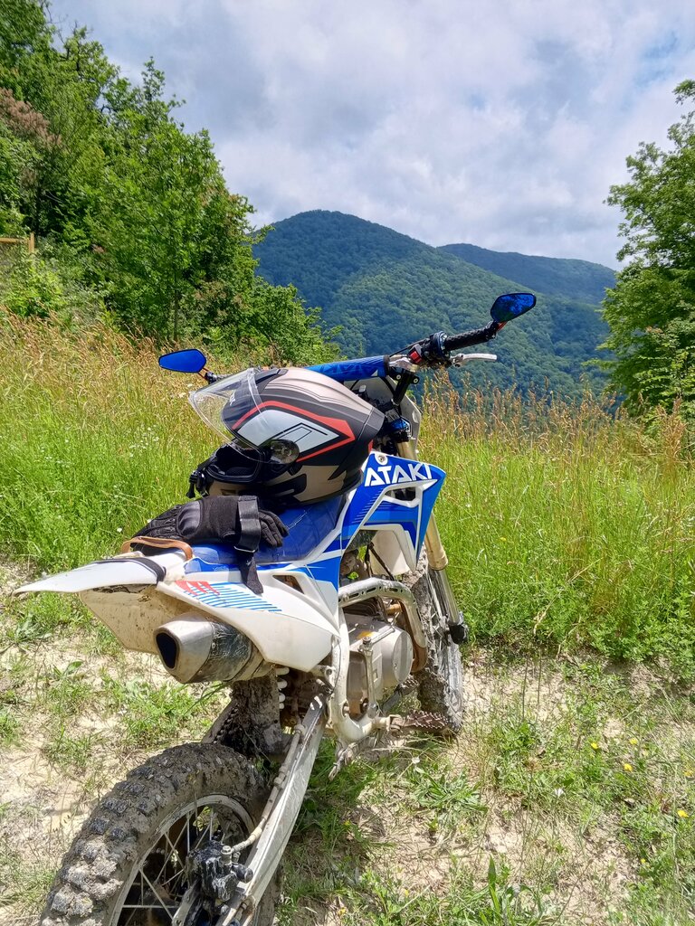 Dağ zirvesi Гора Тиушхо 551 метр, Krasnodarski krayı, foto