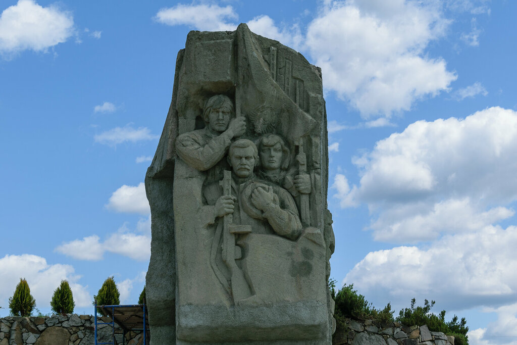 Anıt, heykel Крымским партизанам, Kırım Cumhuriyeti, foto
