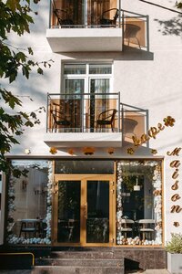 V Maison (Grebenskaya ulitsa No:21), kahve dükkanları  Anapa'dan