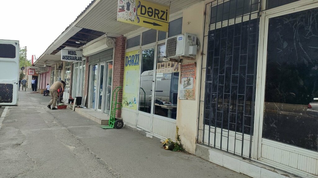 Kıyafet tamiri Dərzi, Bakü, foto