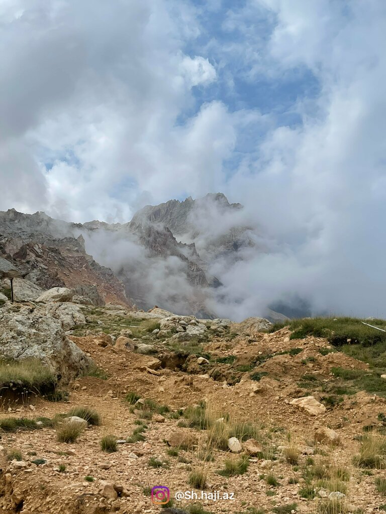 Dağ zirvesi Şalbuzdağ, Dağıstan, foto