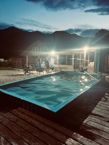Залив (Republic of Altai, Chemalskiy rayon, Elekmonarskoye selskoye poseleniye, selo Elekmonar), otel  Altay Cumhuriyeti'nden