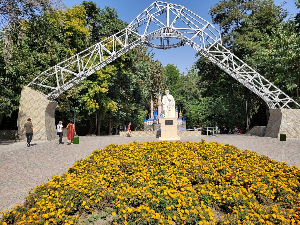 Kültür ve eğlence parkları Toktogul Satılganov Bağı, Osh, foto