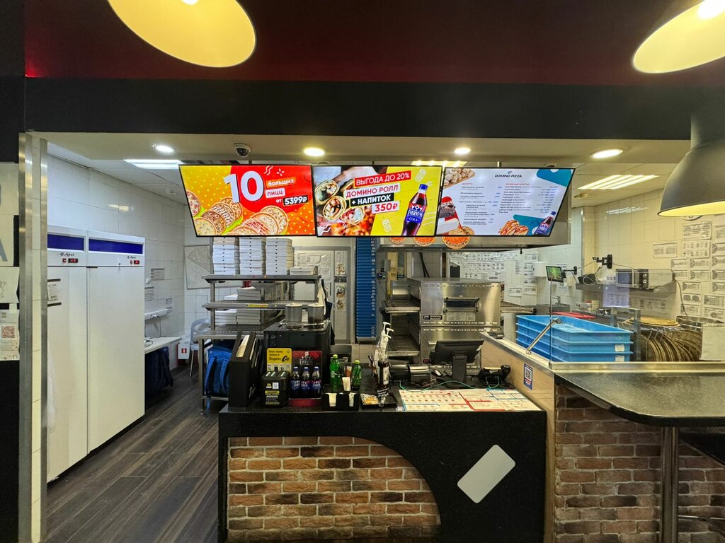 Pizzacılar Domino Pizza, Moskova, foto