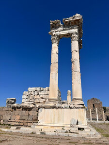 Akropolis (İzmir, Bergama, Ulucami Mah., Akropol Teleferik Hattı), müzeler ve sanat galerileri  Bergama'dan