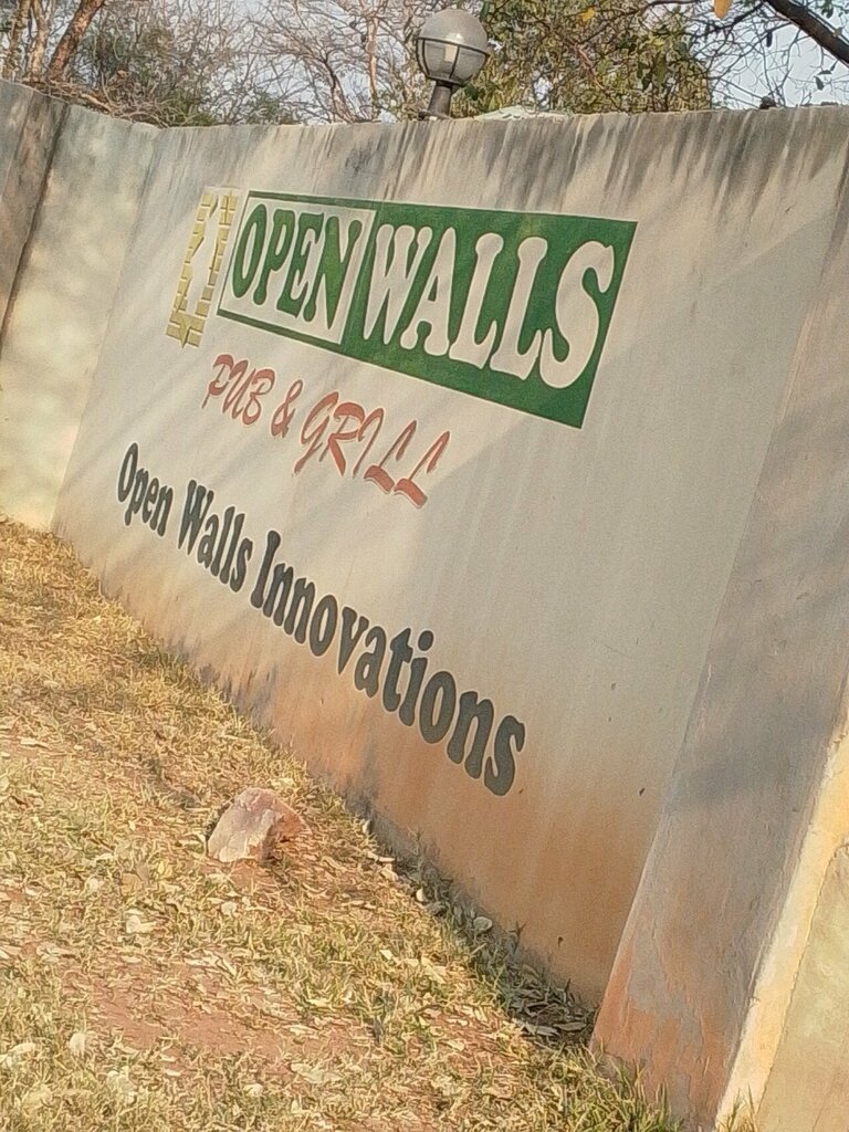 Bar Open Walls Innovations, Lusaka, foto