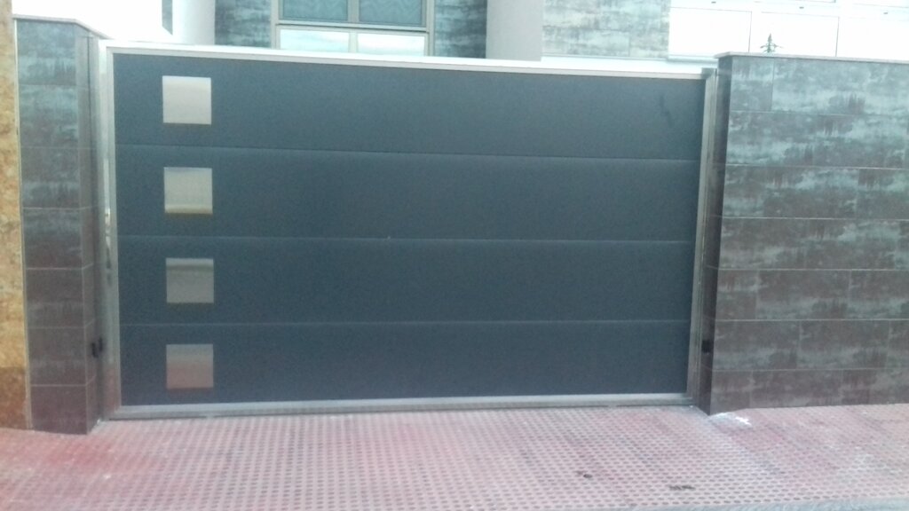 Kapılar Carpintería Metálica Fema, Endülüs, foto