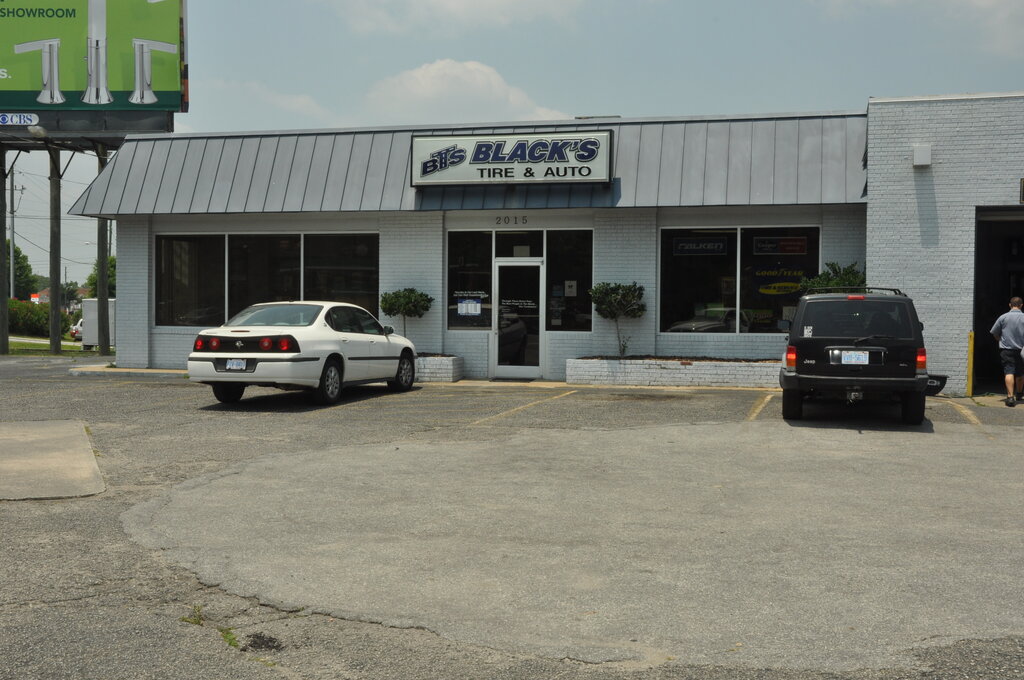 Jant ve lastikçiler Black's Tire & Auto Service, Wilmington, foto