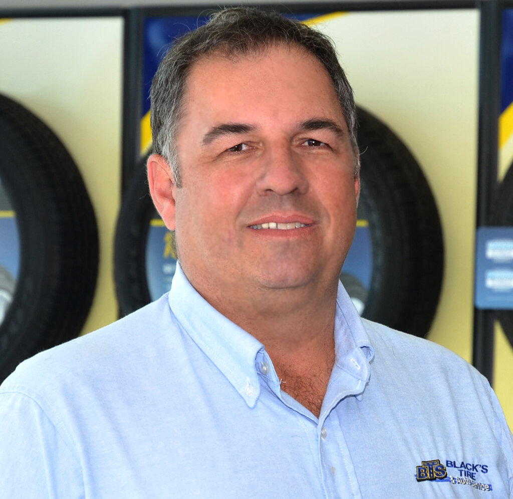 Jant ve lastikçiler Black's Tire & Auto Service, Kuzey Carolina Eyaleti, foto