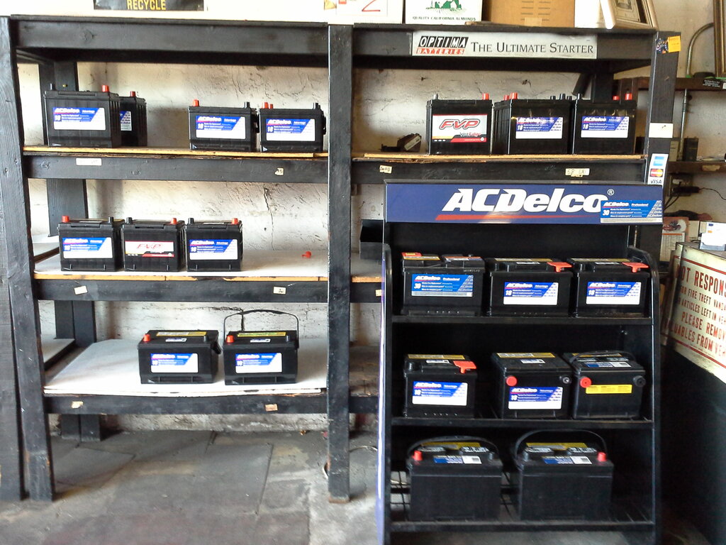Otomobil yedek parçaları Battery Specialist, El Cajon, foto