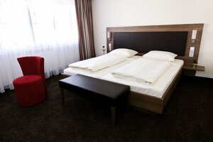 Hotel Schwanen (Schwanenstraße No:1, Köngen), otel  Baden‑Wurttemberg'den