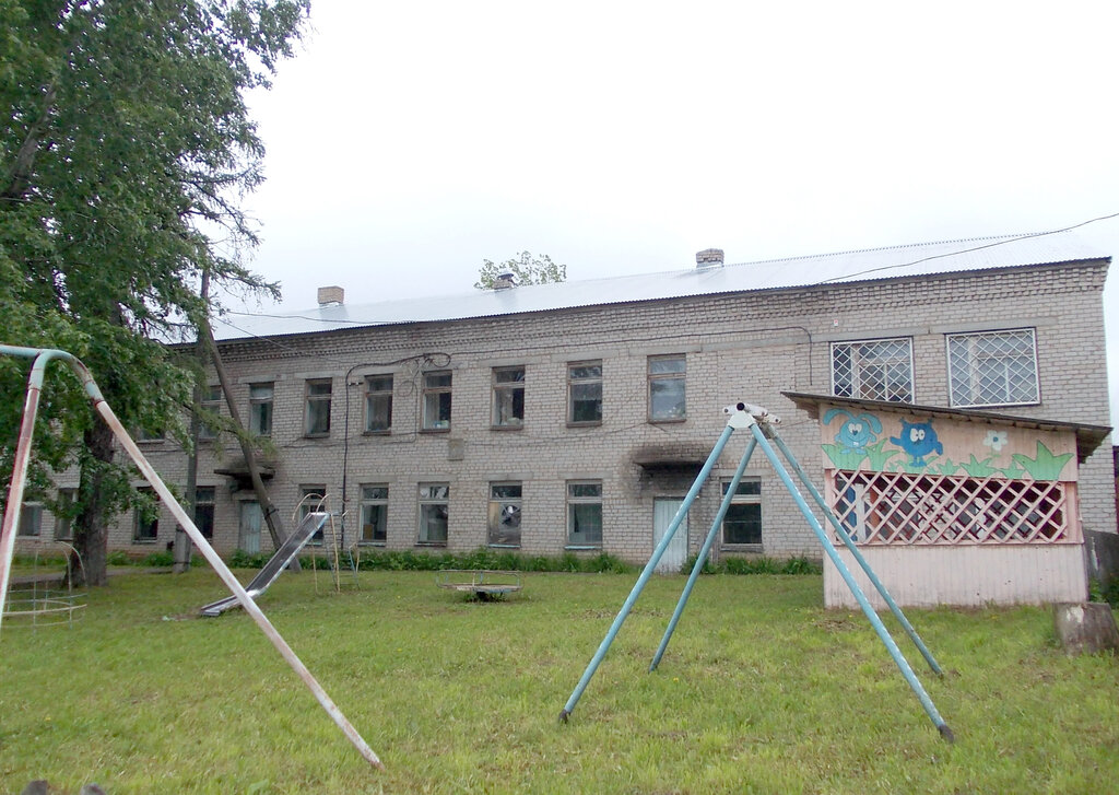 Kütüphaneler Biblioteka s. Sorvizhi Mbuk, Kirovskaya oblastı, foto