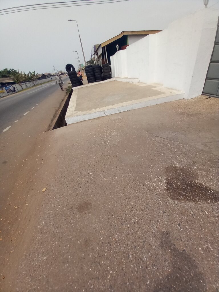 Oto lastik tamiri Tire service, Akra, foto