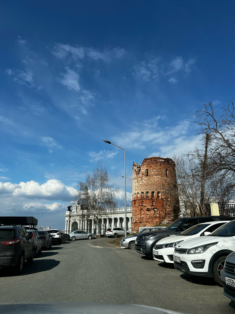 Turistik yerler Monastery Wall Tower Ruins, Kazan, foto