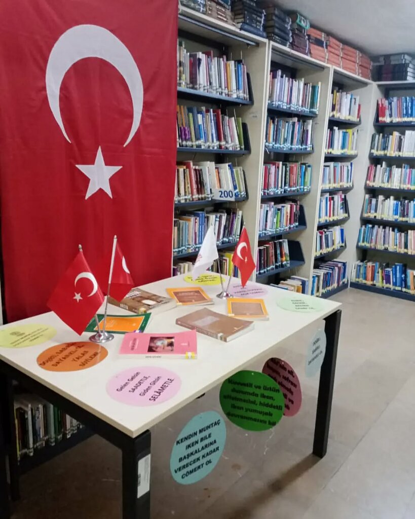 Kütüphaneler Ömer Faruk Toprak Halk Kütüphanesi, İstanbul, foto