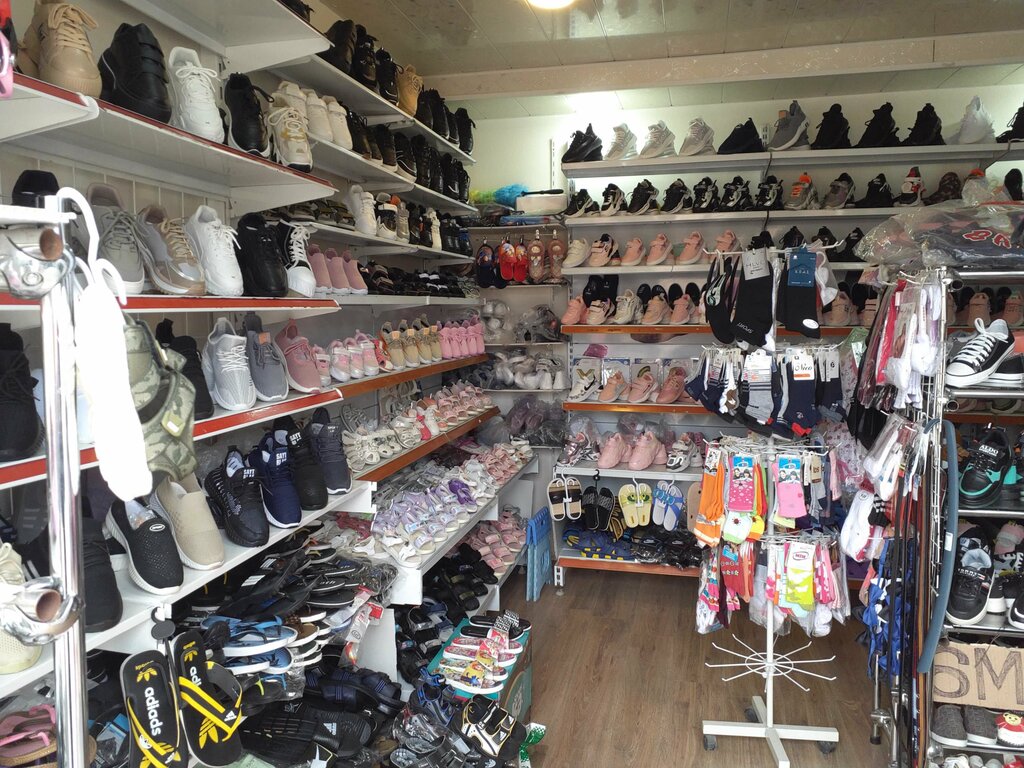 Giyim mağazası Geyim ve ayaqqabi, Bakü, foto