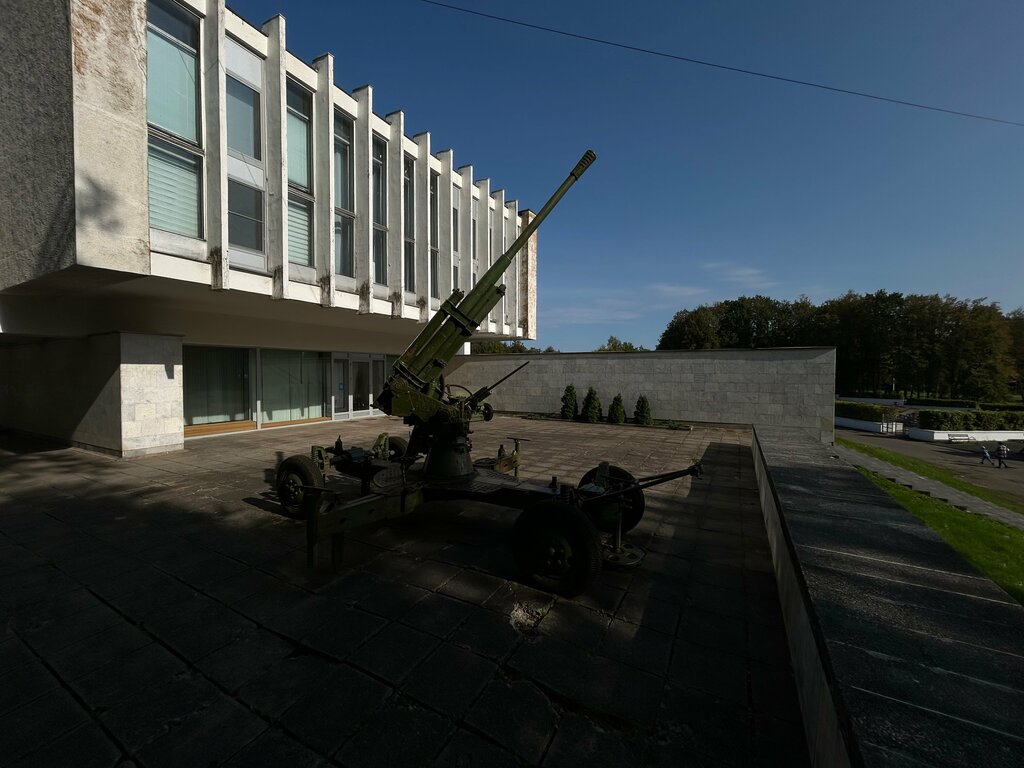 Teknoloji anıtı Зенитное орудие времён Великой Отечественной войны, Velikie Luky, foto