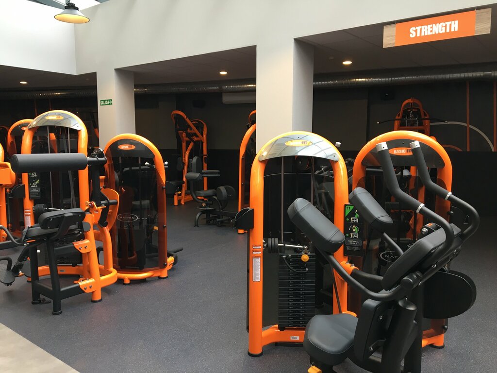 Basic Fit, fitness club, Madrid, Calle de Raimundo Fernández Villaverde ...