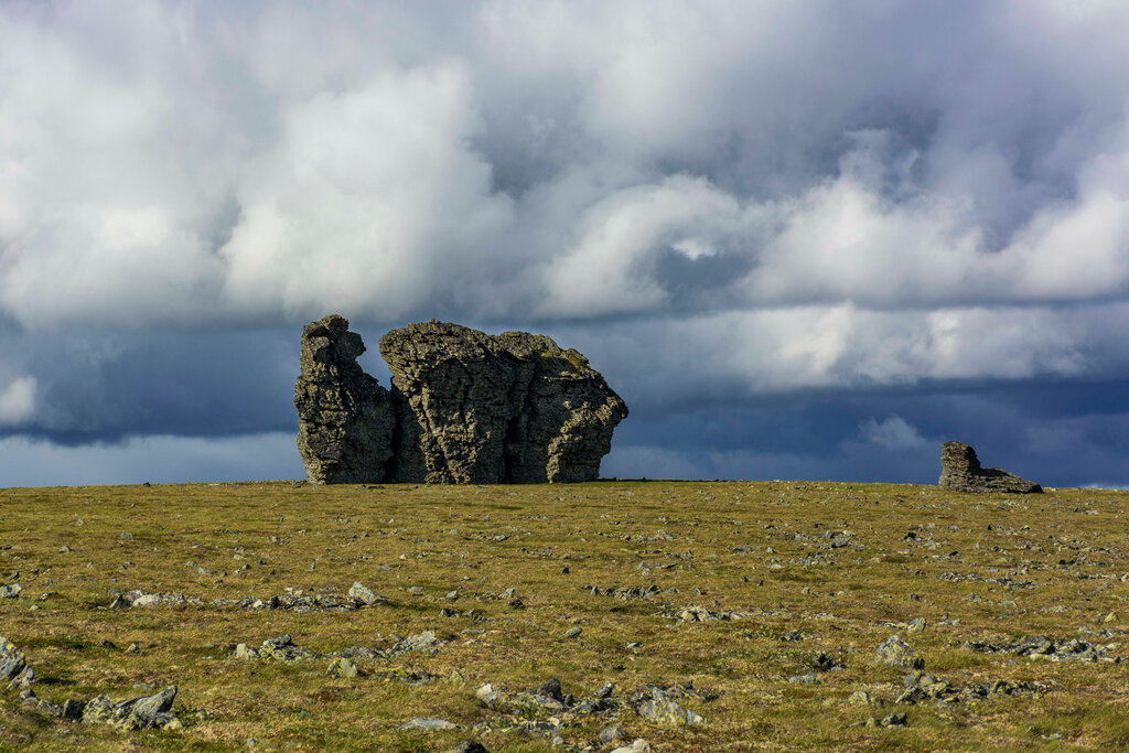 Dağ zirvesi Гора Пурамунитур, Sverdlovskaya oblastı, foto
