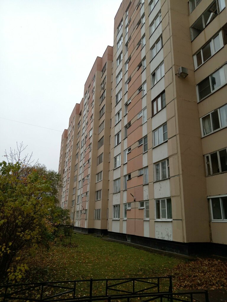 Hayırsever konteyner Пункт приема одежды, прочего вторсырья, Saint‑Petersburg, foto