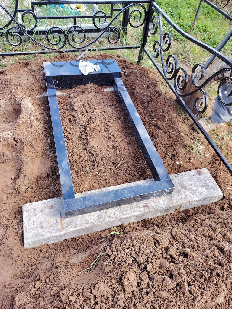 Heykel ve mezarlık taşı üreticileri Obelisk, Cheboksary, foto