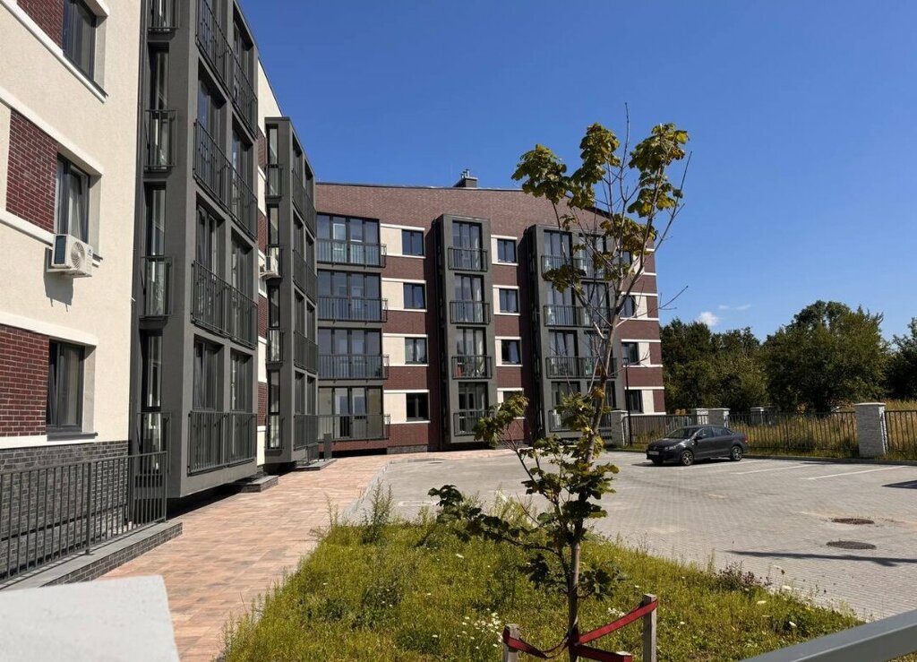 Konut blokları Пионерский маяк, Pionersky, foto