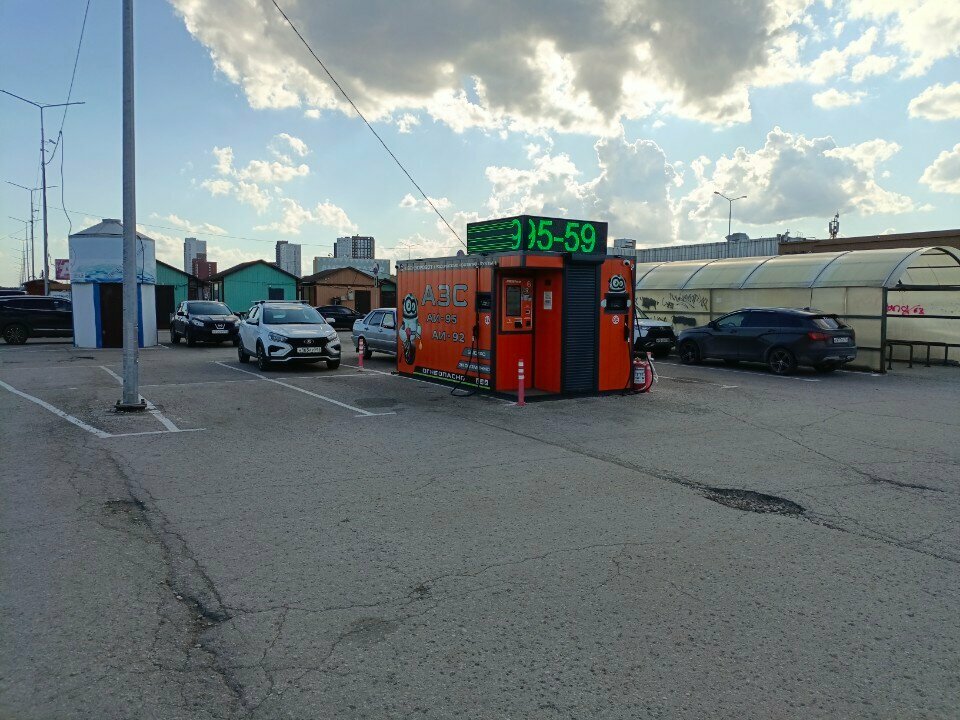 Benzin istasyonu Бензоробот, Samara, foto