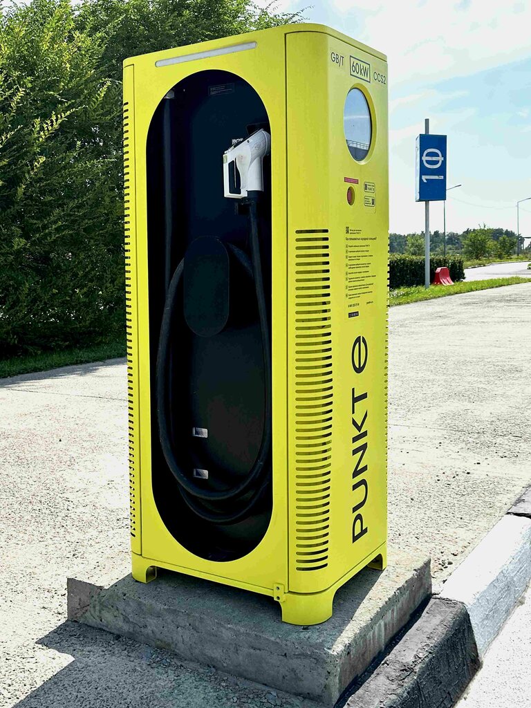 Elektrikli oto şarj istasyonları Punkt E, Omsk, foto