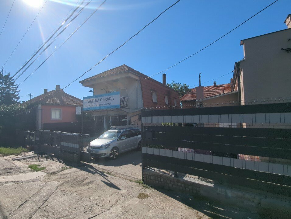 Çitler, parmaklıklar Panelna Ograda, Belgrad, foto