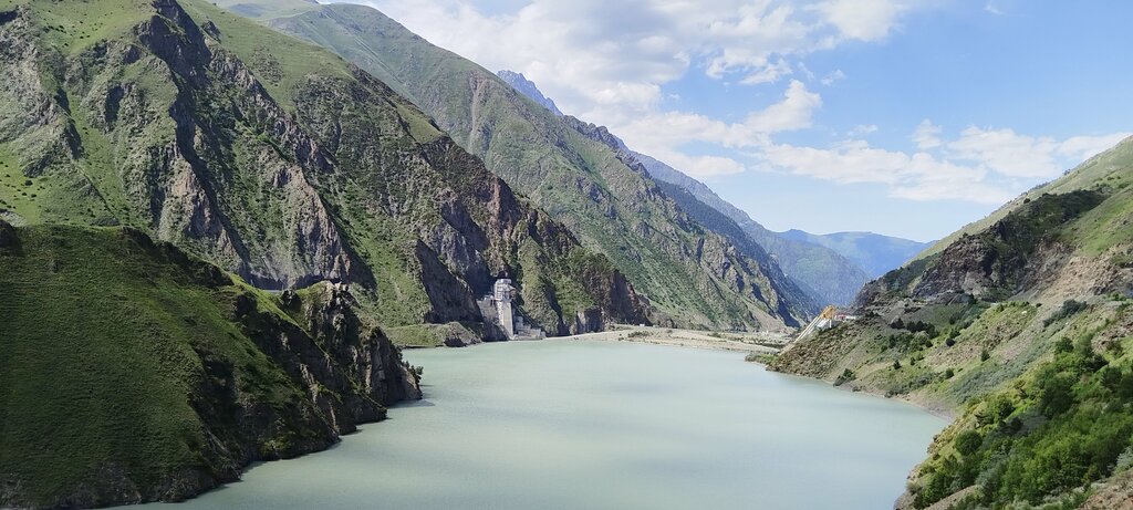 Endüstriyel altyapı Плотина Зарамагской ГЭС, Kuzey Osetya‑Alanya, foto