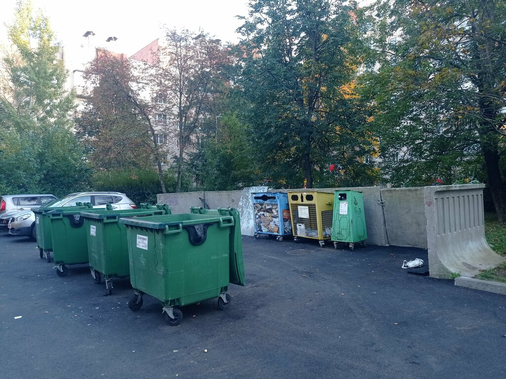 Çöp alanları Trash and garbage disposal area, Peterhof, foto