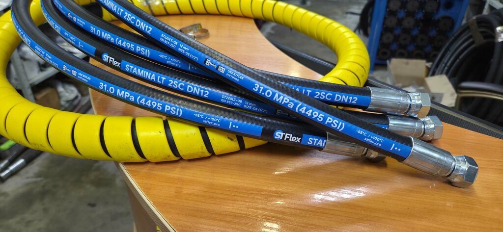 Kollar ve hortumlar Max-hydraulic, Saint‑Petersburg ve Leningradskaya oblastı, foto