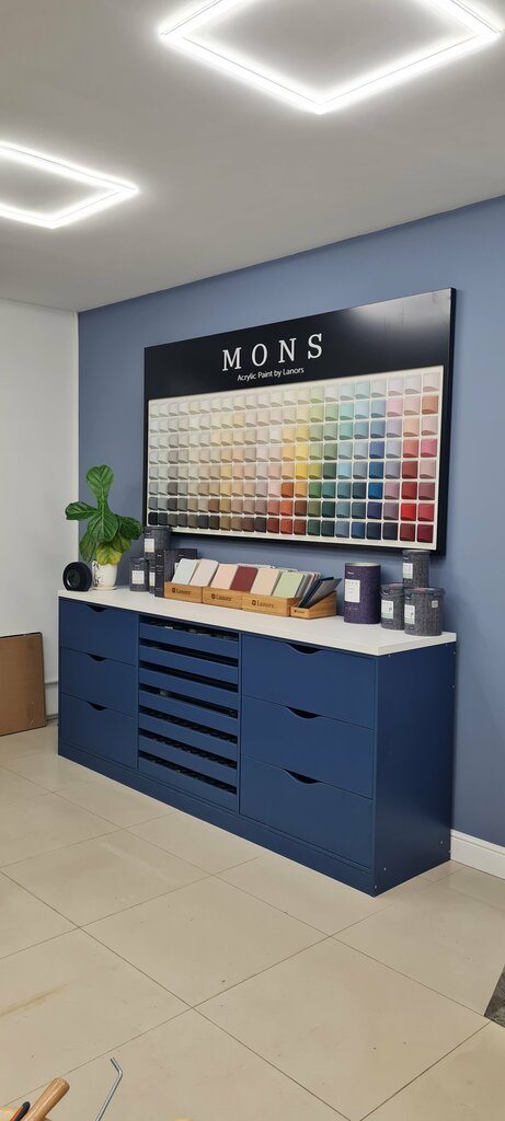 Boya ve cila malzemeleri üretim ve satış yerleri Berkley Paints, Moskova, foto