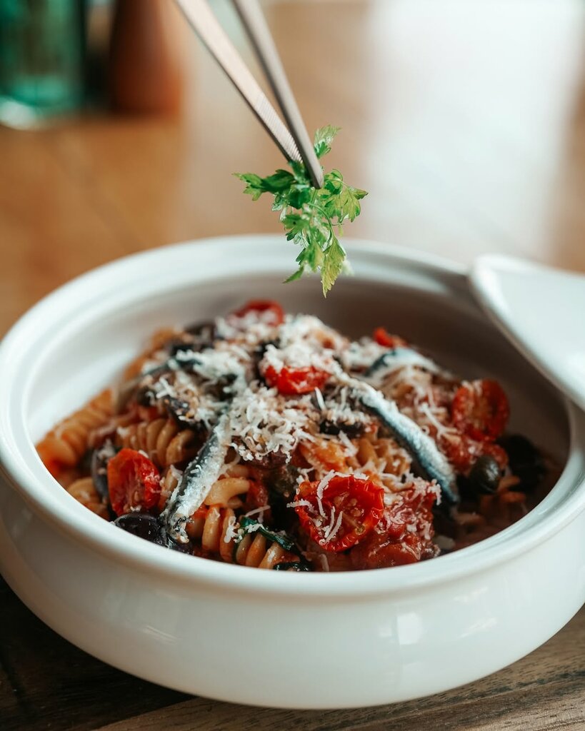 Kafe Revo Cafe and Bar, Dubai, foto