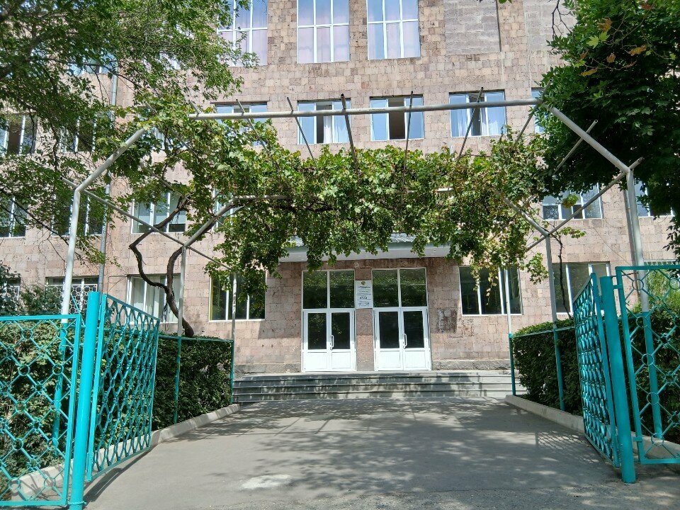 Yüksekokul Yerevan state College of Informatics, Erivan, foto