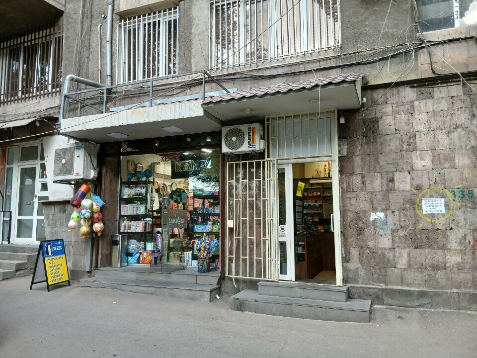 Tütün, sigara mağazaları Fumo Tobacconist, Erivan, foto