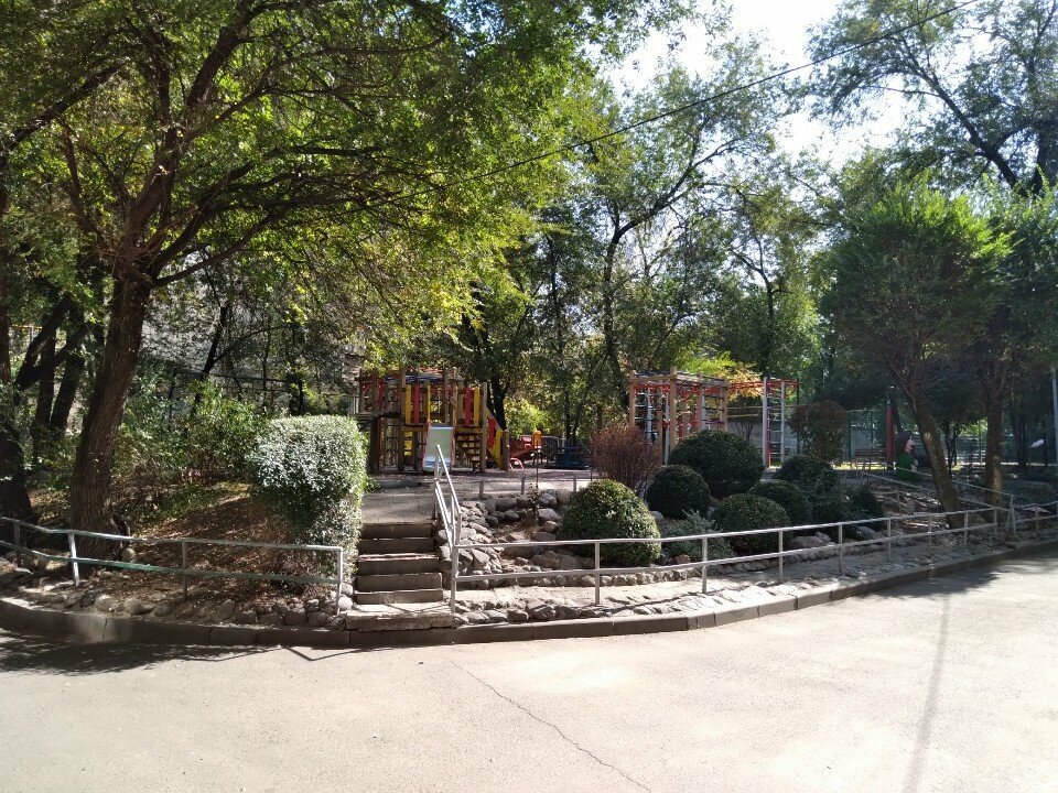 Oyun alanı Playground, Almatı, foto