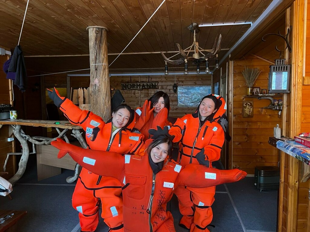 Yüzme okulu Ice Float, Murmanskaya oblastı, foto