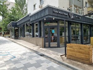 Tanker (Jeltoqsan Street No:77/79), bira dükkanı  Almatı'dan