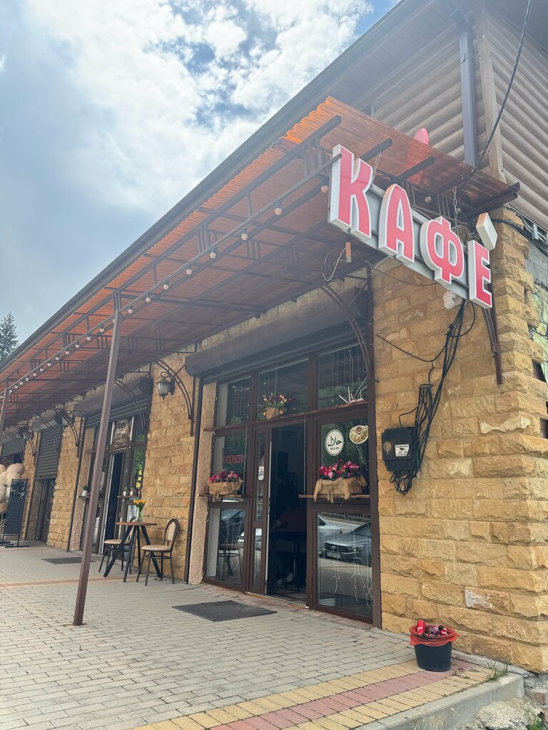 Kafe Prival na 100-m kilometre, Teberda, foto