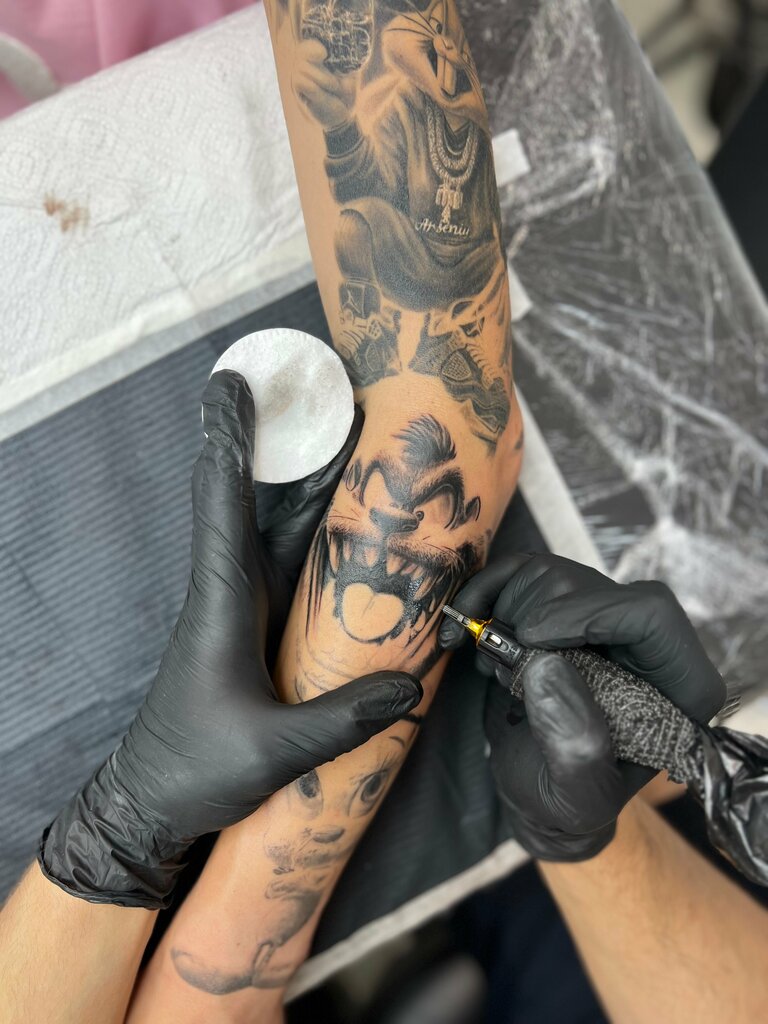 Dövmeciler Good Hands, Minsk, foto